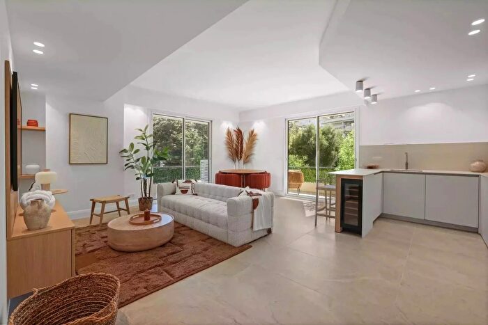 Cannes, Pointe Croisette : Appartement 3 pièces à vendre