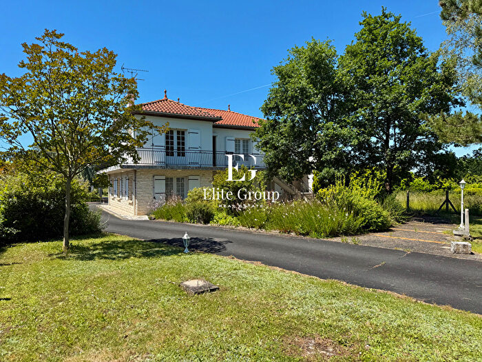 Maison 6 pièces à vendre à Saint-Sever-de-Saintonge