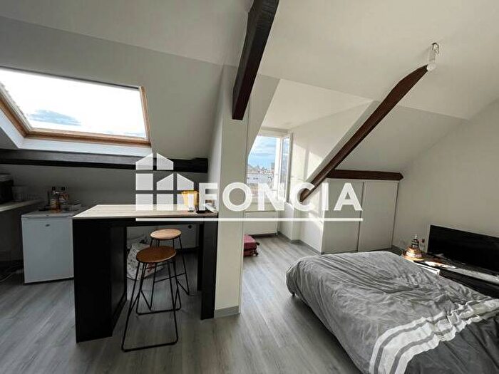 Centre Ancien, Rodez : Appartement 1 pièce à louer