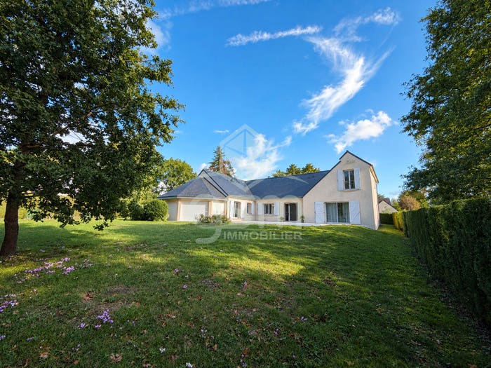 Maison 9 pièces à Montbazon, à vendre