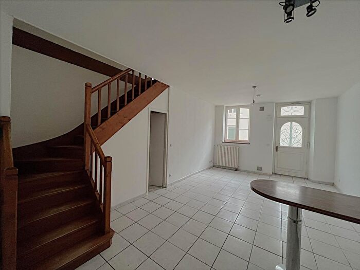 Appartement à louer - Aigre - 4 pièces - 3 chambres