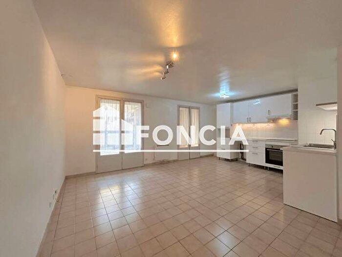 Appartement à louer - Saint-Saturnin-lès-Avignon - 3 pièces - 2 chambres