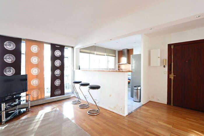 Appartement à louer - La Plaine des Sablons, Neuilly-sur-Seine - 2 pièces - 1 chambre