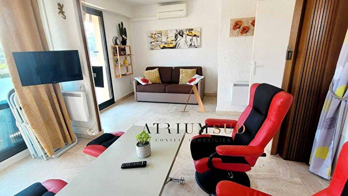 Appartement à louer - Centre ville, Saint-Raphaël - 1 pièce