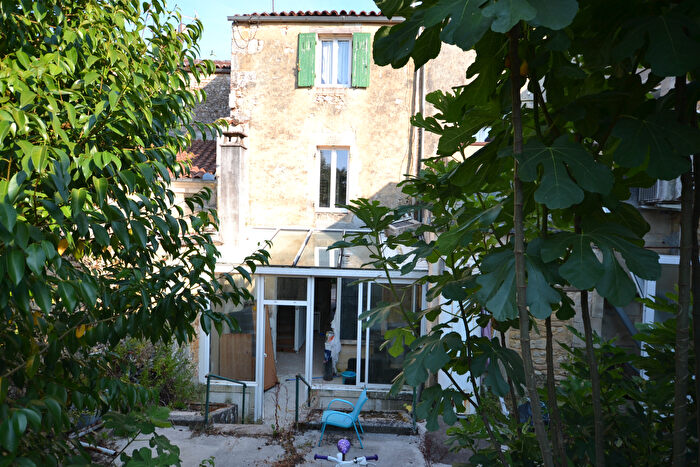 Burie : Maison 5 pièces à vendre