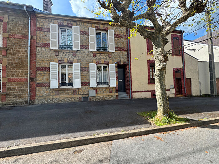 Charleville-Mézières, Les Faubourgs : Maison 6 pièces à vendre