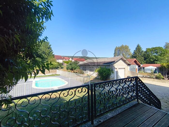 Maison 8 pièces à Marchaux, à vendre