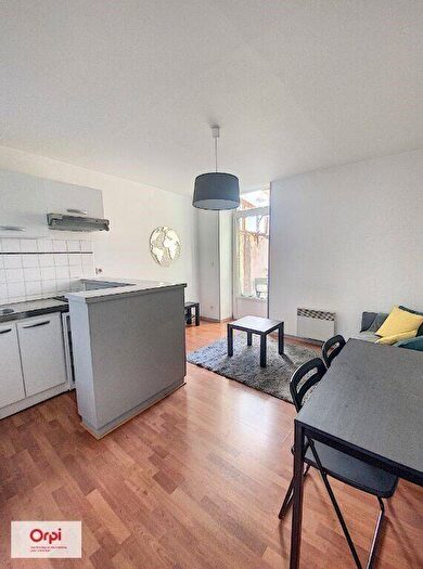 Appartement à louer - Dienat-Forges, Montluçon - 2 pièces - 1 chambre