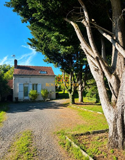 Maison 4 pièces à Châtellerault, Est, à vendre