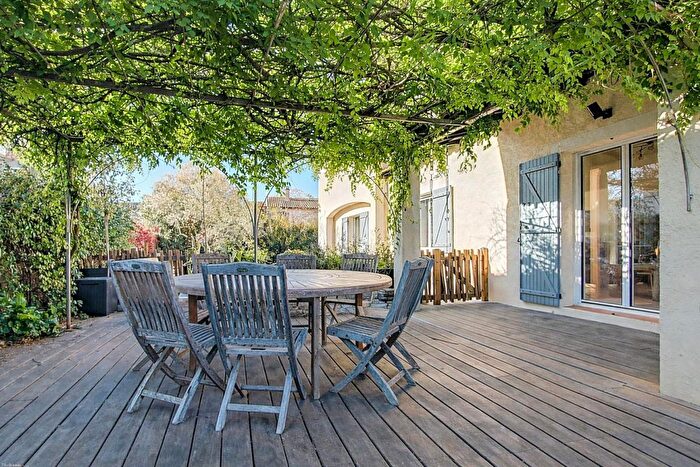 Maison à vendre - Saint-Geniès-des-Mourgues - 6 pièces - 5 chambres