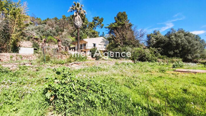 Maison à vendre - Le Cannet-des-Maures - 7 pièces - 4 chambres