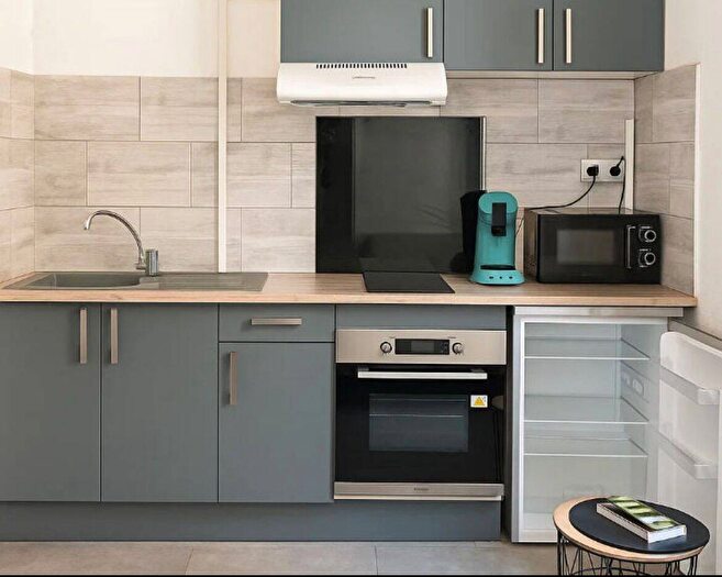 Appartement à louer - Capucins-La Barbacane-La Trivalle-Bellevue, Carcassonne - 2 pièces - 1 chambre