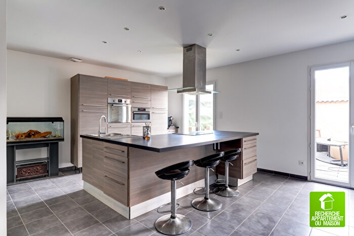 Maison à vendre - Vaulx-en-Velin, Village - 5 pièces - 3 chambres