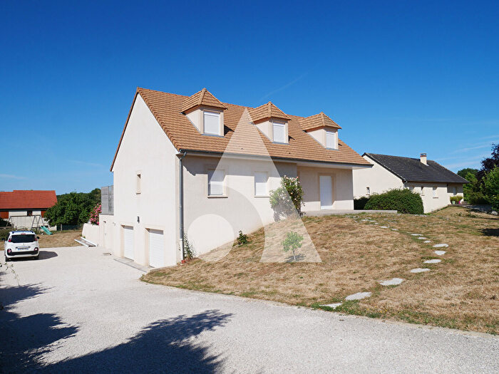 Maison à vendre - Saint-Sernin-du-Bois - 7 pièces - 5 chambres