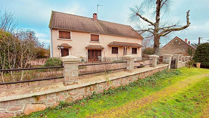 Maison à vendre - Saint-Saulge - 8 pièces - 4 chambres