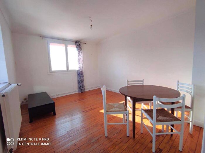 Appartement à louer - La Roche-Les Flaches, Rive-de-Gier - 2 pièces - 1 chambre