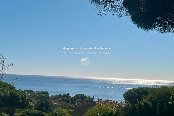 Maison à vendre - Roquebrune-sur-Argens - 5 pièces - 4 chambres