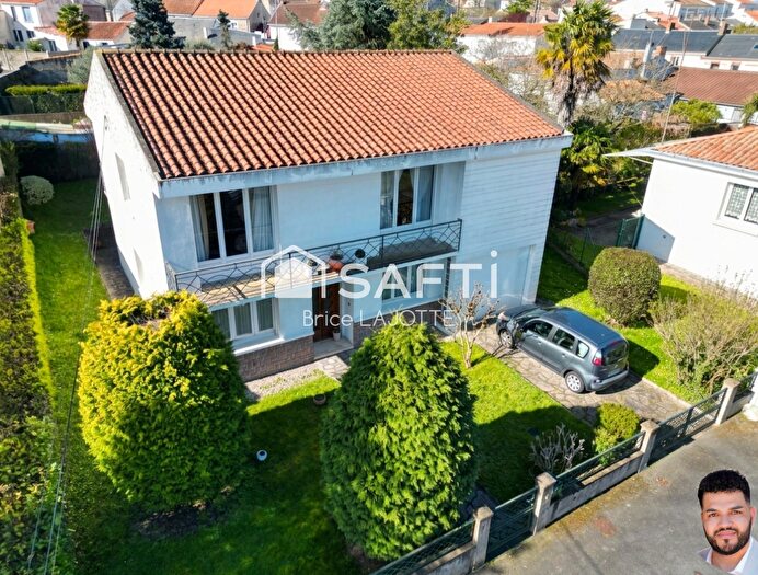 Maison à vendre - La Roche-sur-Yon, Vallée Verte, Liberté - 9 pièces - 6 chambres