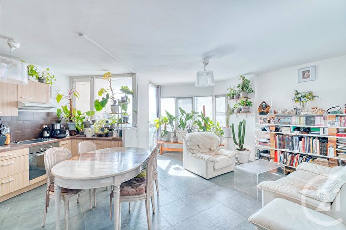 Appartement à vendre - La Courneuve, Centre-ville - 3 pièces - 1 chambre