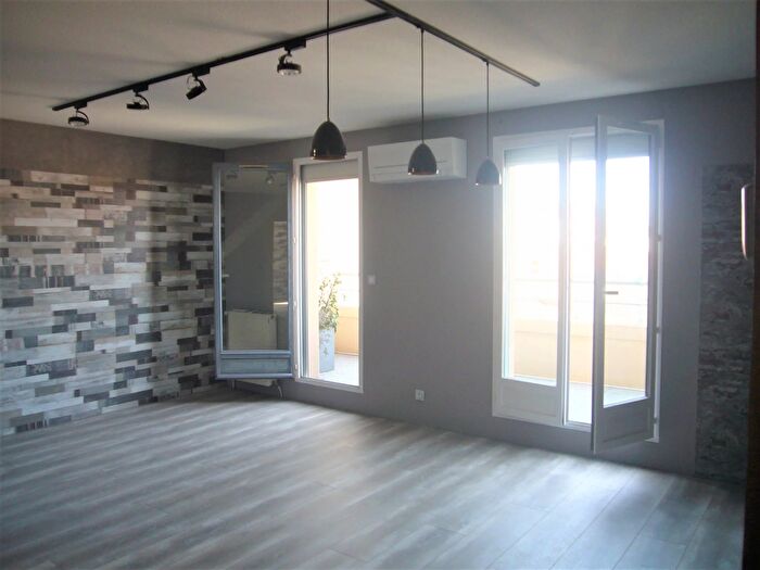 Appartement à louer - Romans-sur-Isère, Centre-ville - 5 pièces - 4 chambres