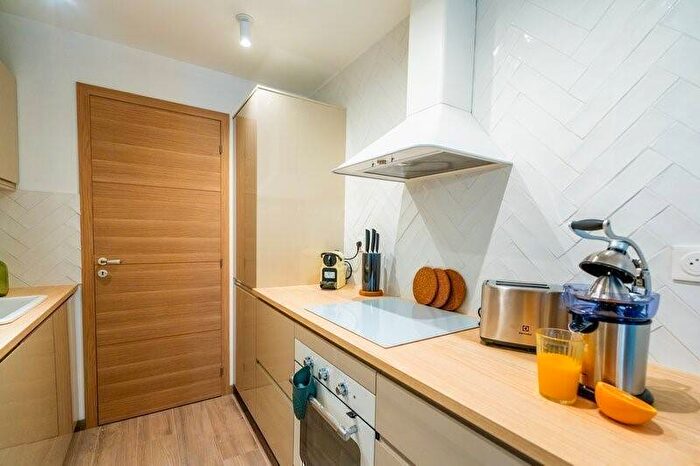 Appartement à louer - Marseille ème arrondissement - 3 pièces - 2 chambres