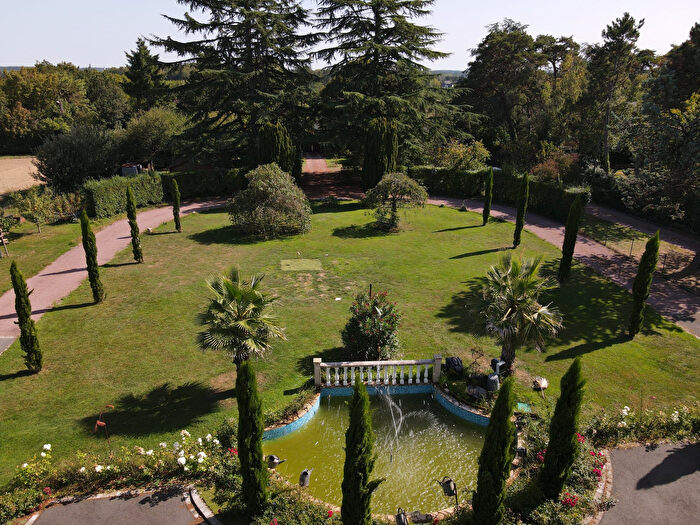 Maison à vendre - Charentilly - 9 pièces - 6 chambres