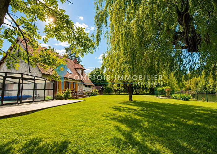Maison 7 pièces à Anet, à vendre