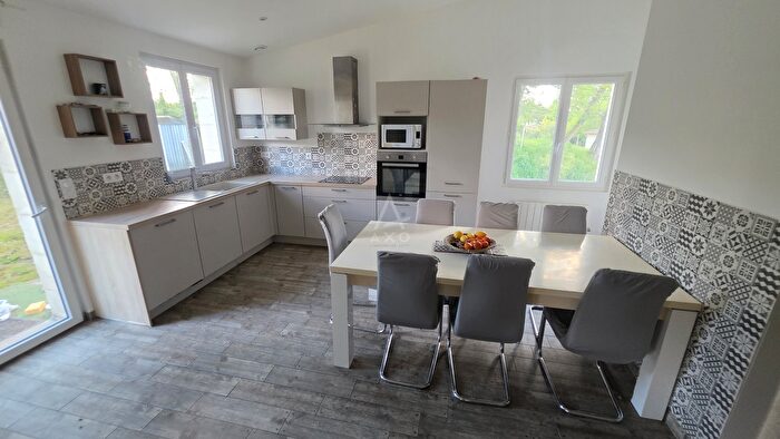Villegouge : Maison 4 pièces à vendre