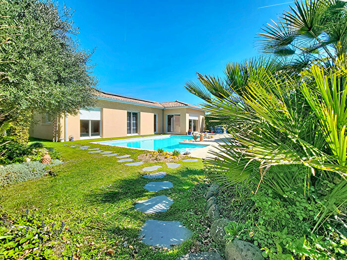 Maison à vendre - Saint-Médard-en-Jalles, Centre-ville - 5 pièces - 3 chambres