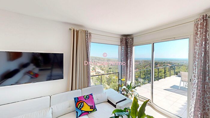 Maison 9 pièces à Treilles, à vendre