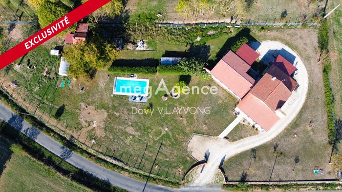 Maison 6 pièces à vendre à Yzernay