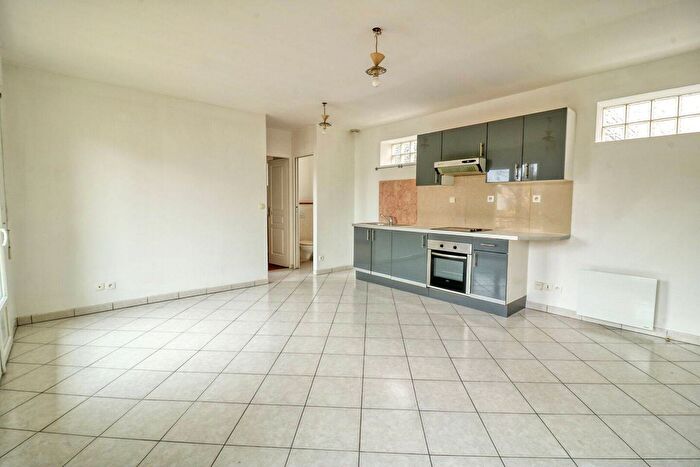 Appartement à louer - Noyer Doré-Pajeaud-Fontaine Michalon, Antony - 2 pièces - 1 chambre