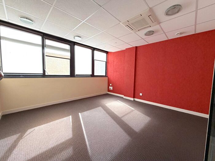 Appartement à louer - Saint-Jean-de-Maurienne - 4 pièces