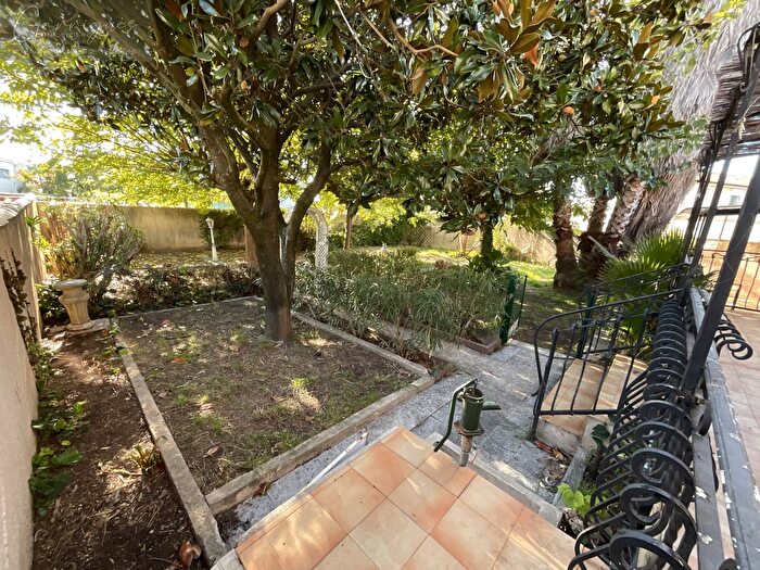 Maison à vendre - Milhaud - 5 pièces - 3 chambres