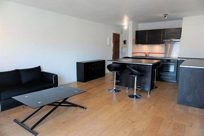 Appartement à louer - La Gare, Hyères - 2 pièces - 1 chambre