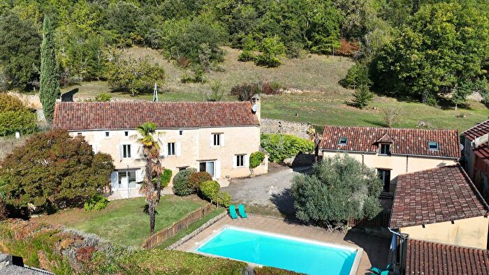Maison 8 pièces à Saint-Cyprien, à vendre