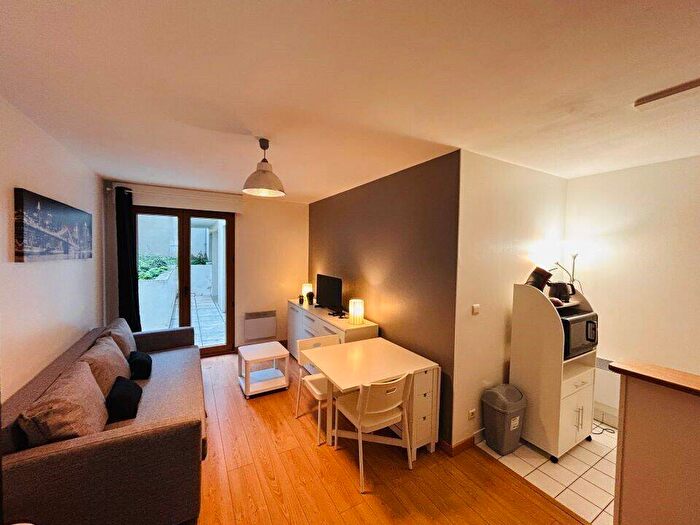 Appartement à louer - Barbâtre-Saint Remy-Verrerie, Reims - 1 pièce