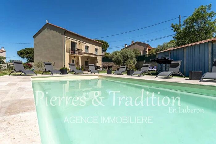 Maison à louer - Robion - 5 pièces - 4 chambres