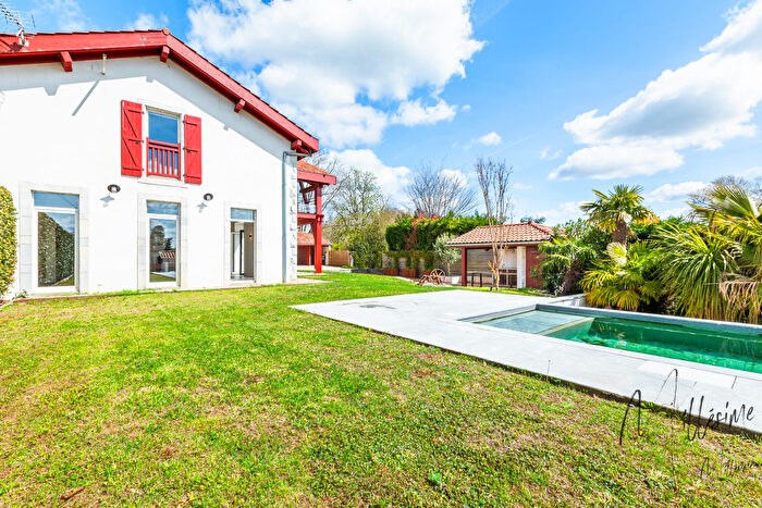 Maison à vendre - Bassussarry - 1 pièce - 4 chambres