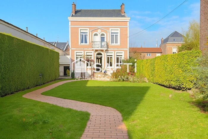 Maison à vendre - Saint-Quentin, Centre-ville - 8 pièces - 5 chambres