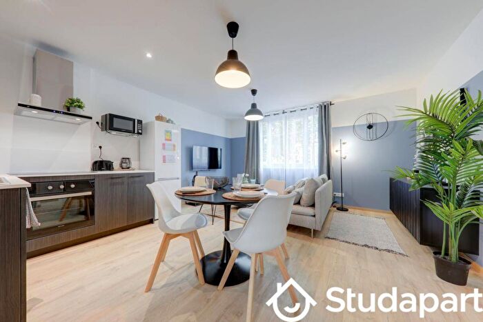 Appartement à louer - Le Bachut, Lyon ème arrondissement - 1 pièce - 2 chambres