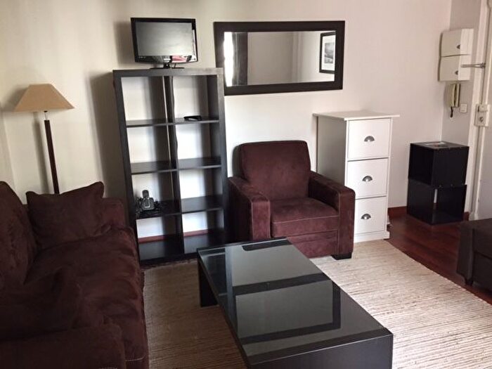 Paris 15ème, Violet, Commerce : Appartement 1 pièce à louer
