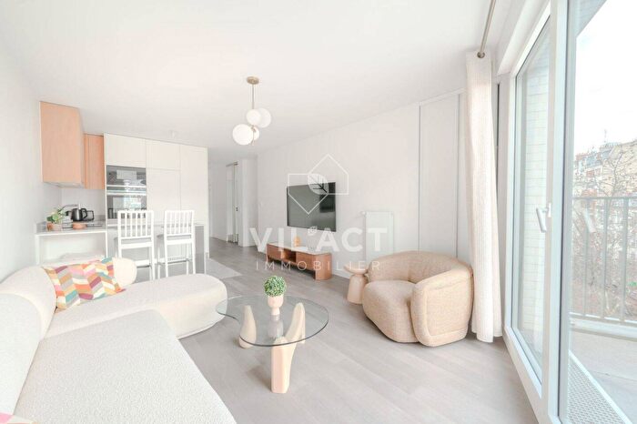 Appartement à louer - Epinettes-Bessières, Paris ème arrondissement - 3 pièces - 2 chambres