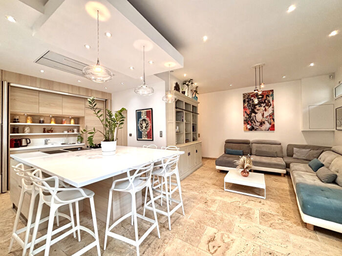 Maison à vendre - Saint-Tropez, Centre-ville, Vieille-ville - 4 pièces - 3 chambres