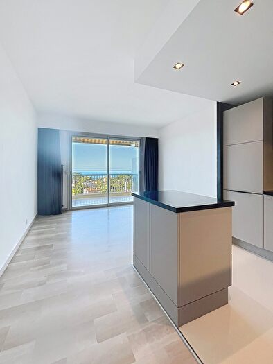Appartement 3 pièces à louer - Cannes, Croix des Gardes