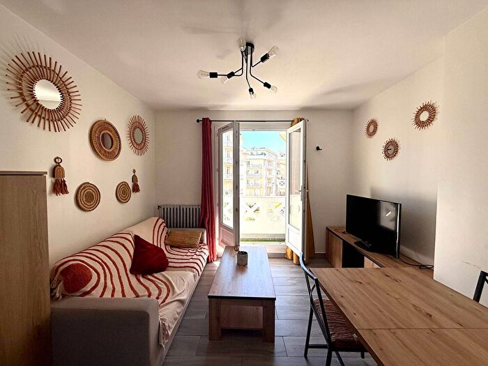 Plateau-Grèves-Europe-Gare du Stade-Fossés Jean, Colombes : Appartement 3 pièces à louer