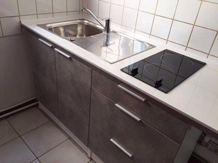 Gare-Senelle-Pont de Paris, Laval : Appartement 2 pièces à louer
