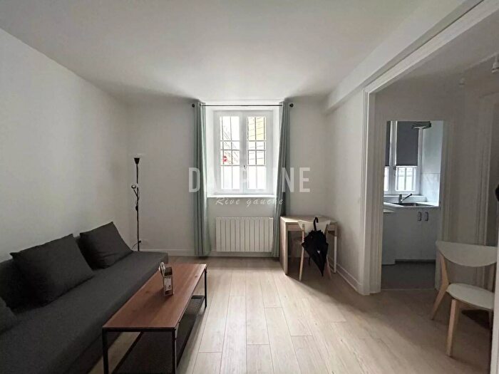 Appartement à louer - Saint Thomas dAquin, Paris ème arrondissement - 2 pièces - 1 chambre
