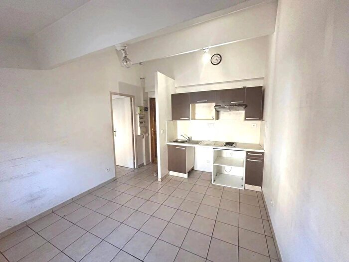 Appartement à louer - Cuges-les-Pins - 2 pièces - 1 chambre