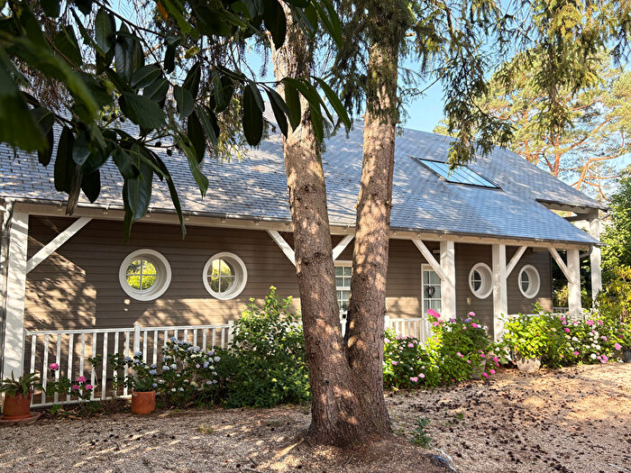 Maison 8 pièces à Bois-le-Roi, à vendre